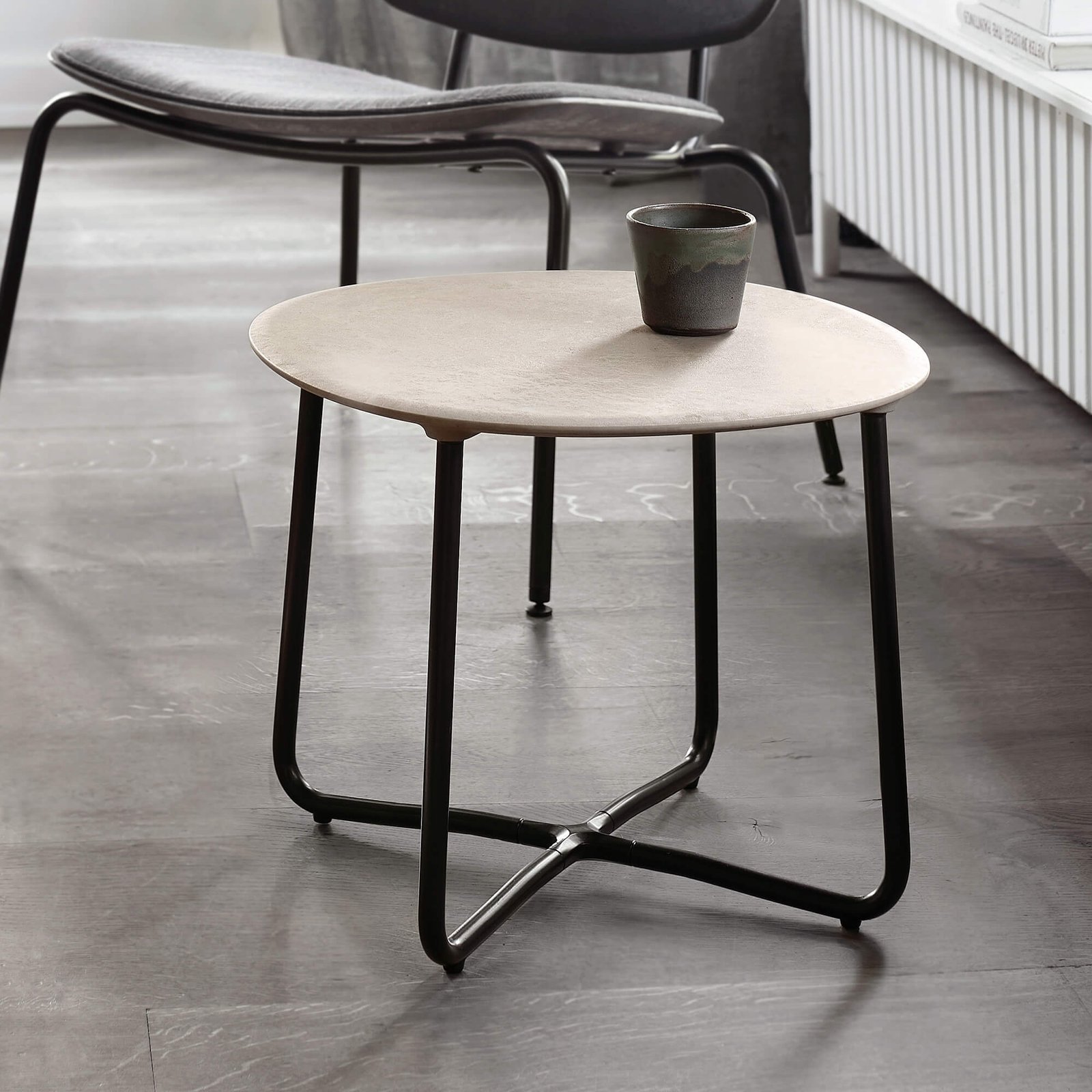 Mater Lily Side Table - Sustainable & Innovative Design